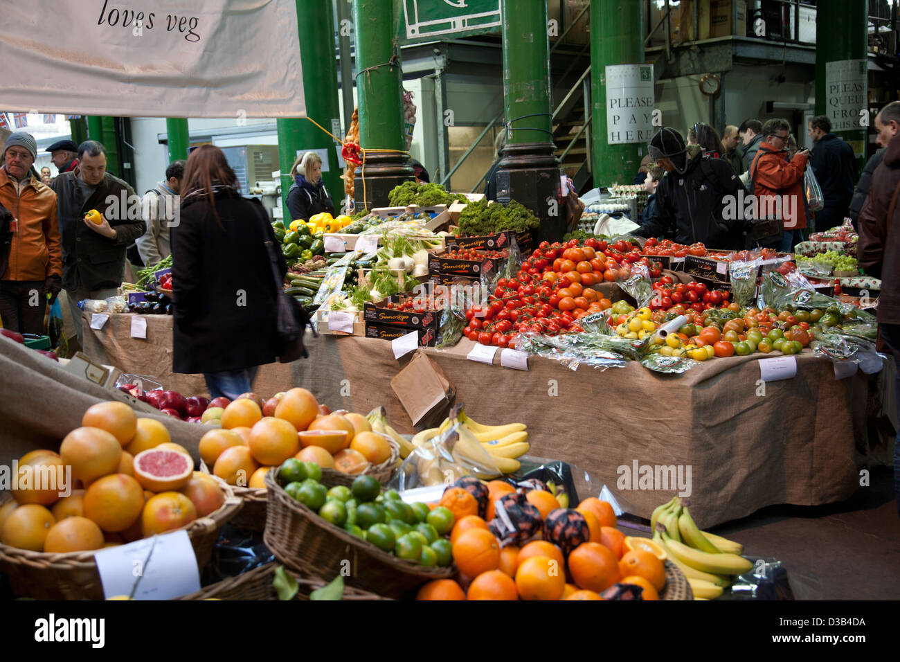 Borough market food stall trader hi-res stock photography and images ...