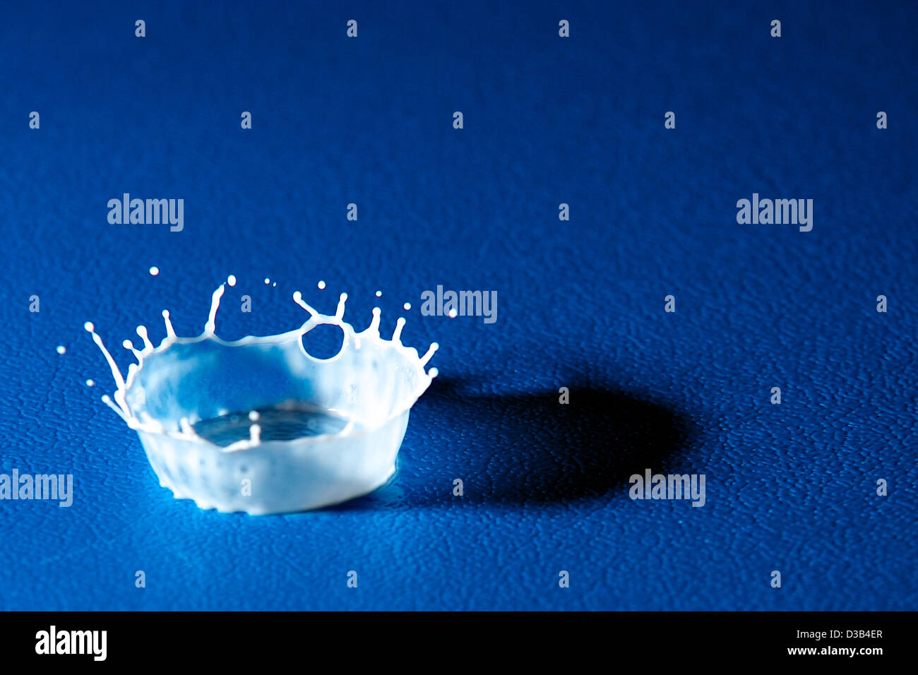 Splash of milk hi-res stock photography and images - Alamy