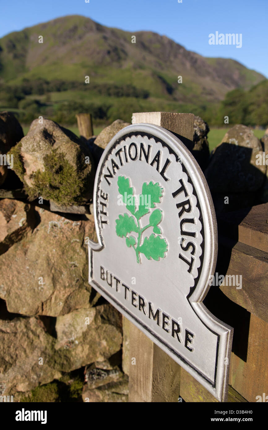 National trust signpost hi-res stock photography and images - Alamy