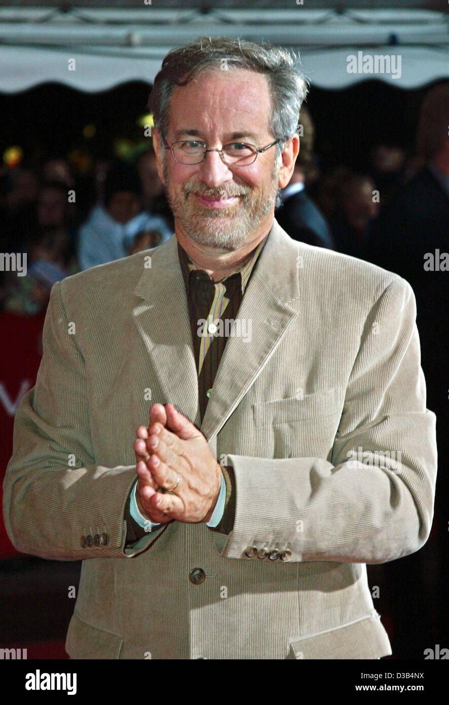 (dpa) - US director Steven Spielberg smiles during a press conference ...