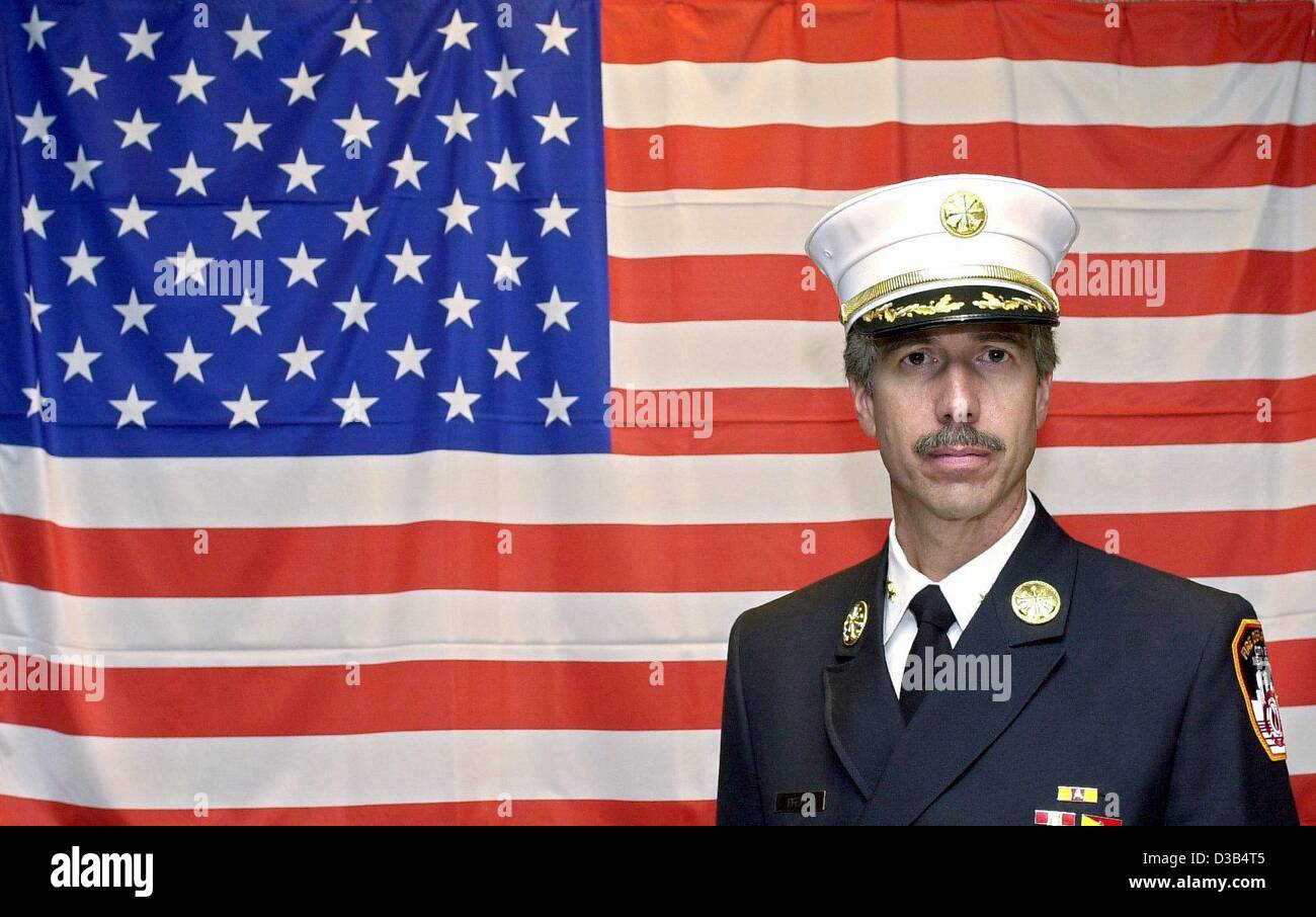 (dpa) - Joseph Pfeifer, leader of the first squad of the Fire ...
