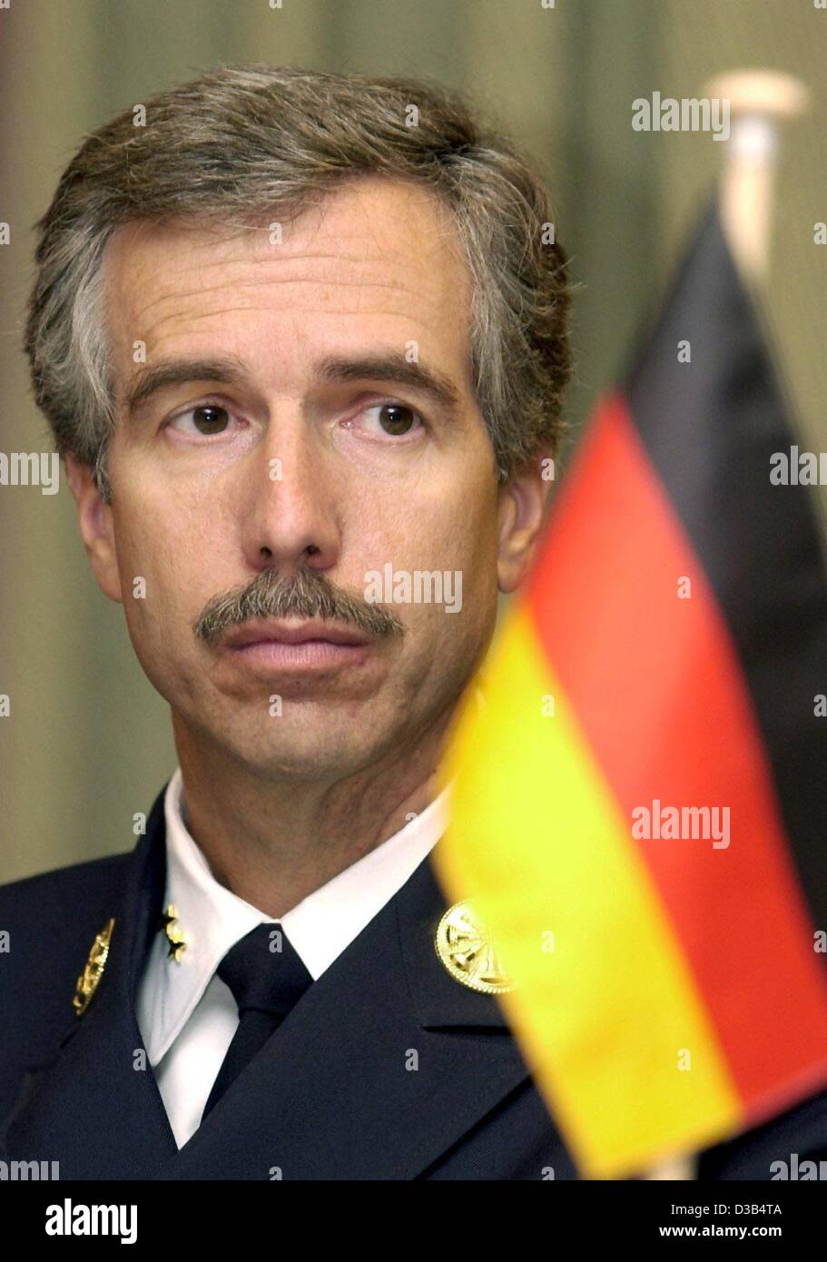 (dpa) - Joseph Pfeifer, leader of the first squad of the Fire ...