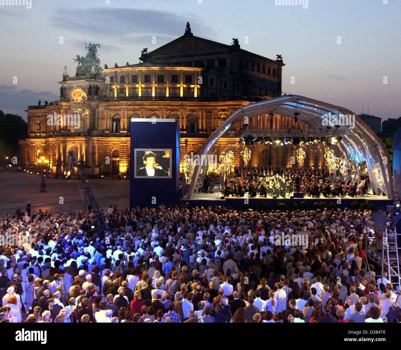 Daniel harding conductor hi-res stock photography and images - Alamy