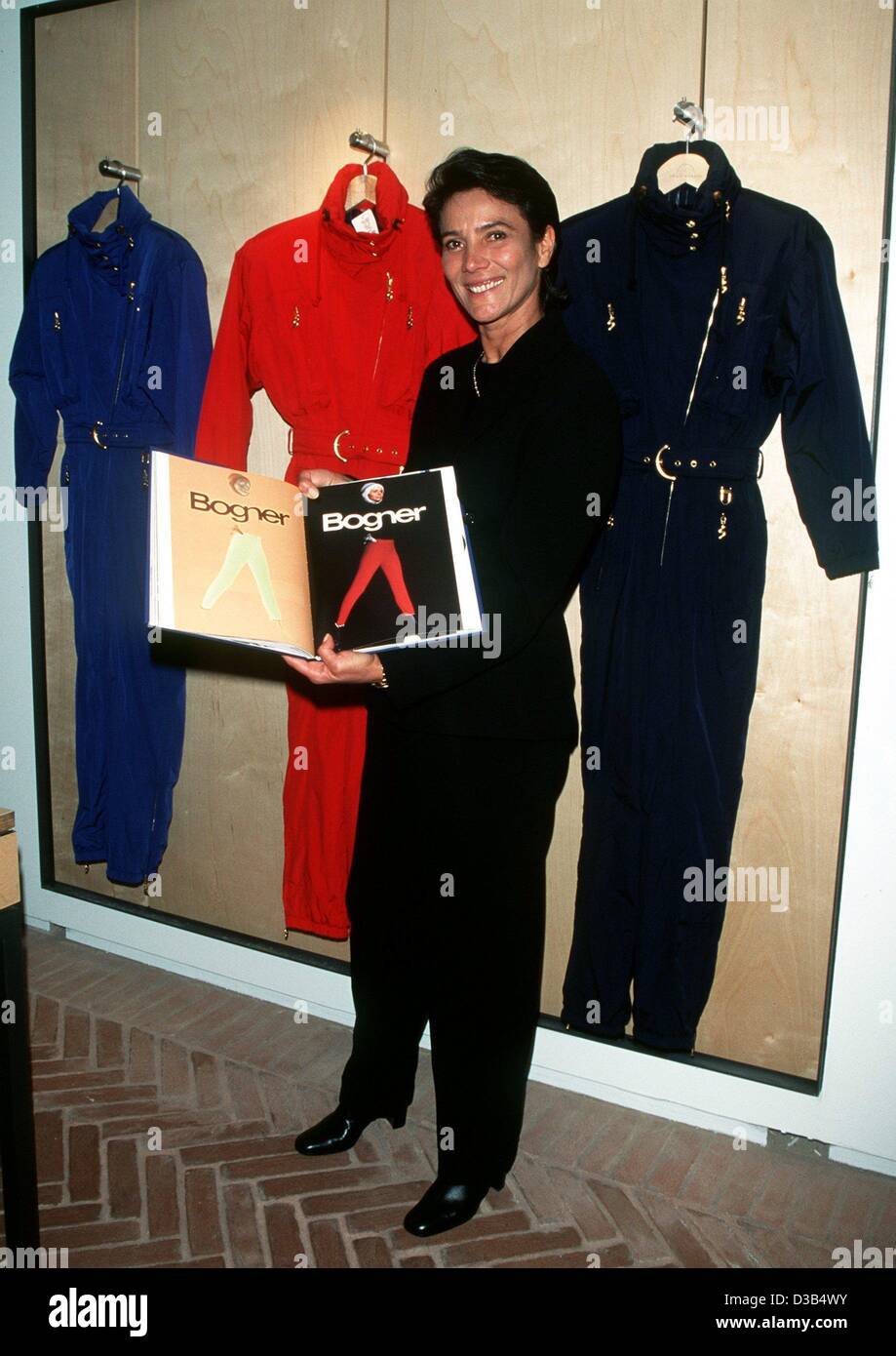 Catalogue fashion hi-res stock photography and images - Alamy