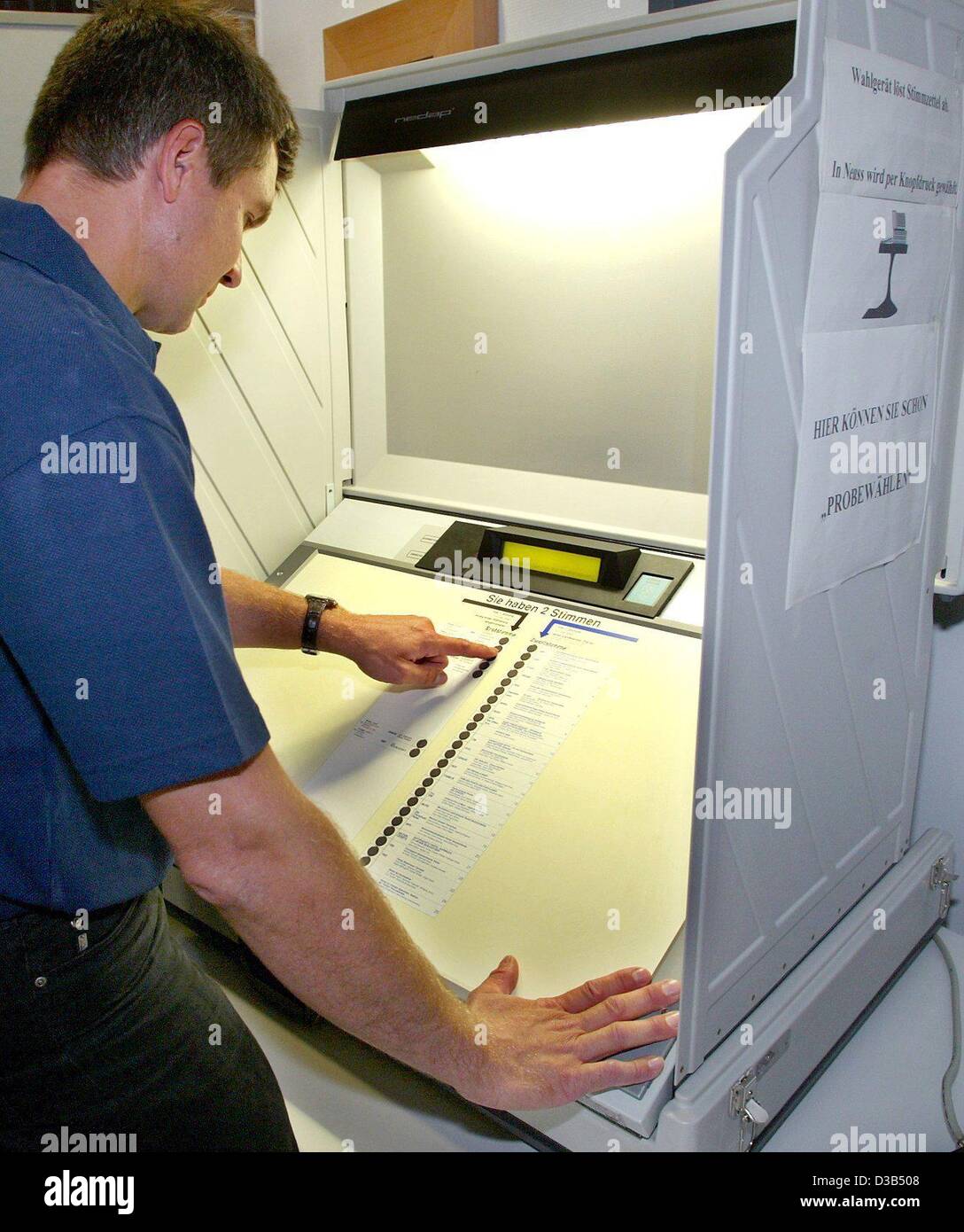 Ballot machine hi-res stock photography and images - Alamy