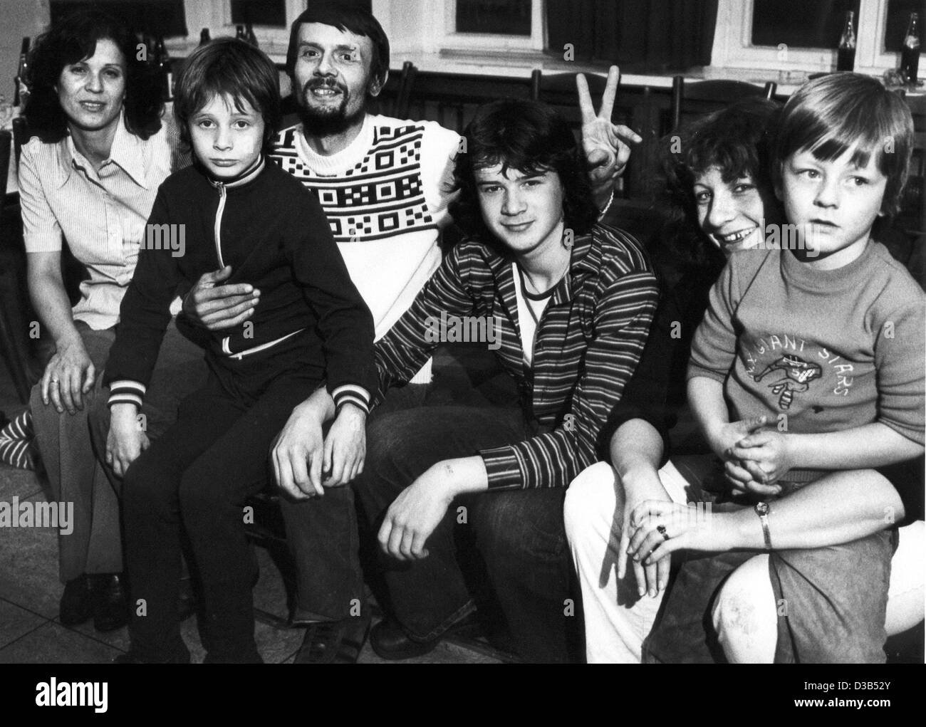 (dpa files) - Members of two east German families, who have managed to ...