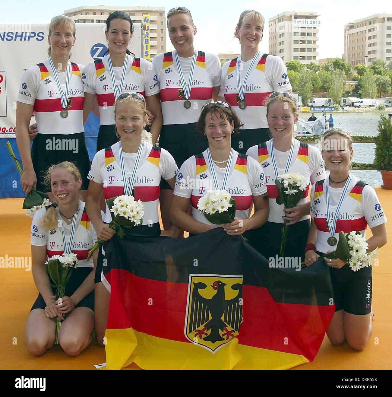 (dpa) - The rowers of the German Women Eight pose with their bronze ...