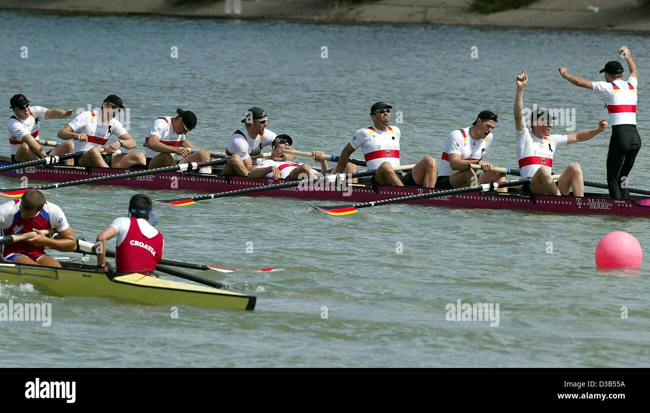 (dpa) - The German Eight, (L-R:) Sebastian Carl Schulte, Thorsten ...