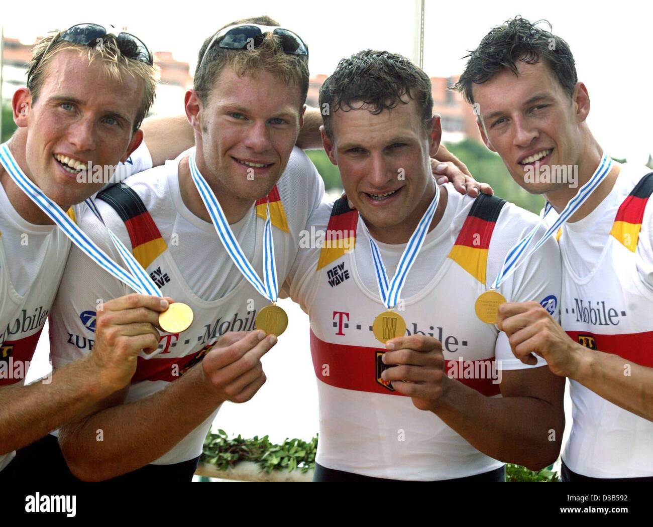 (dpa) - The German rowers Sebastian Thormann, Paul Dienstbach, Philipp ...