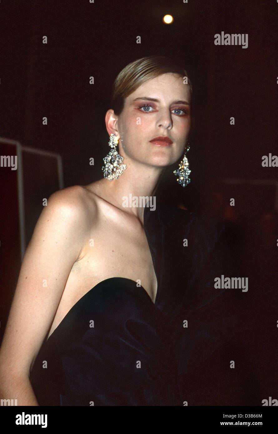 Model fall 2001 hi-res stock photography and images - Alamy