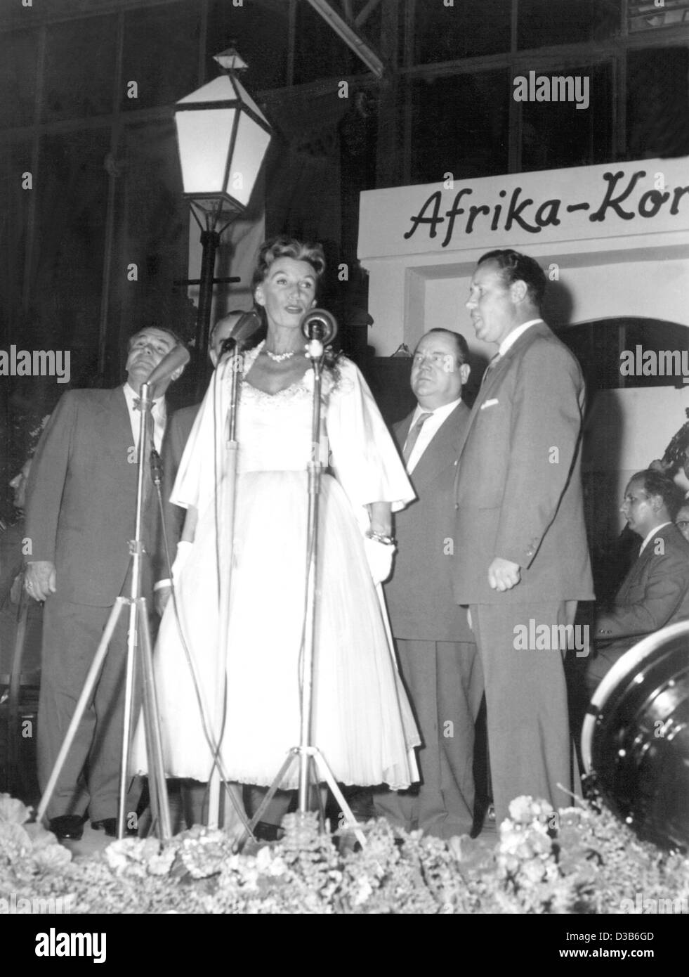 World war ii no music Black and White Stock Photos & Images - Alamy