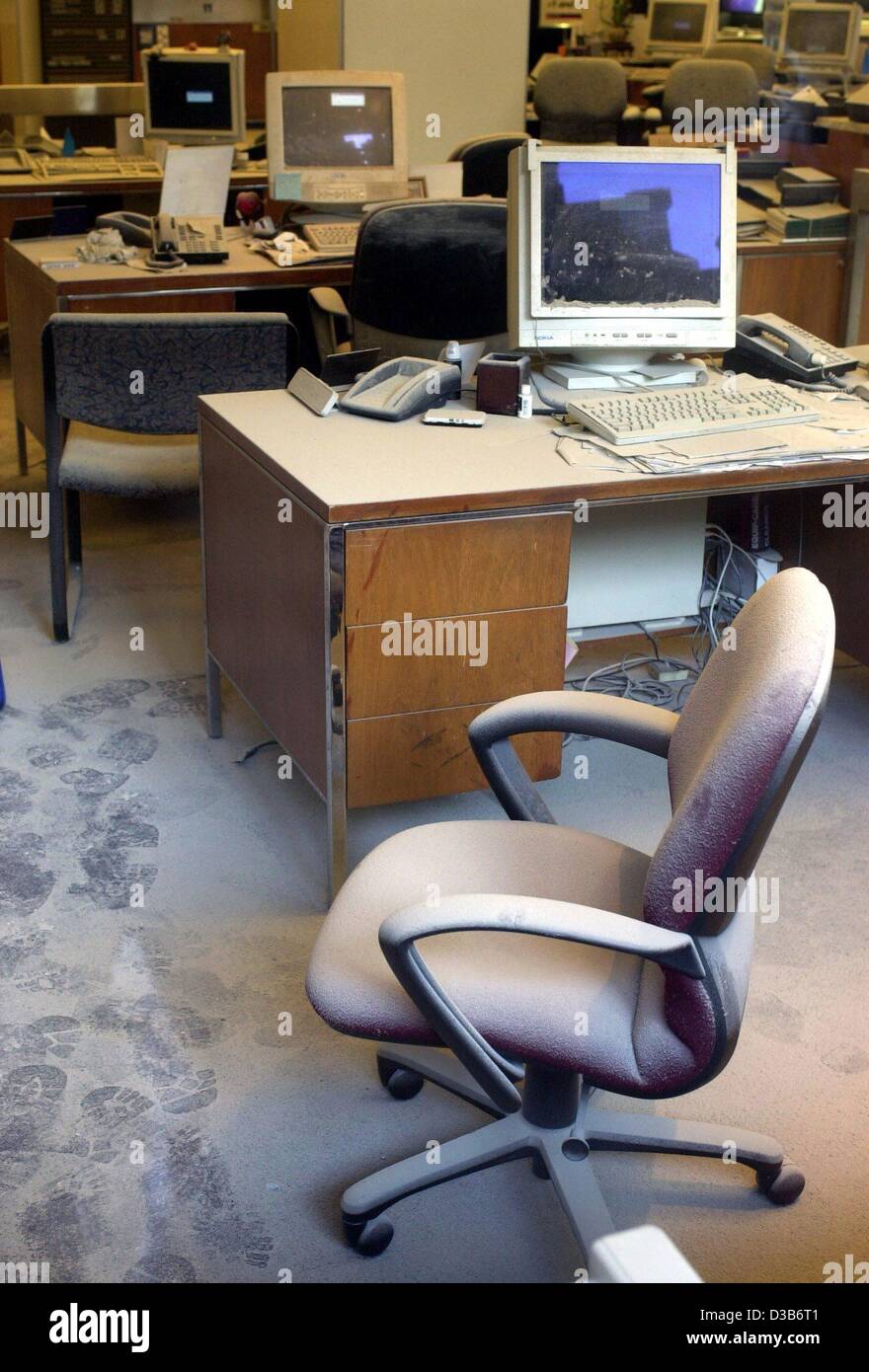 (dpa) - Covered with white dust are the interiors of an office in ...