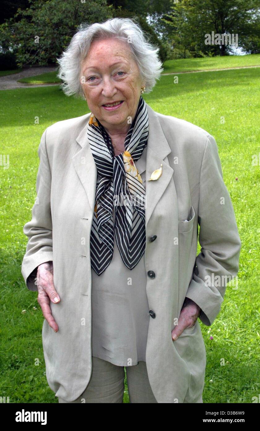 (dpa) - German bestseller author Utta Danella pictured on her farm ...