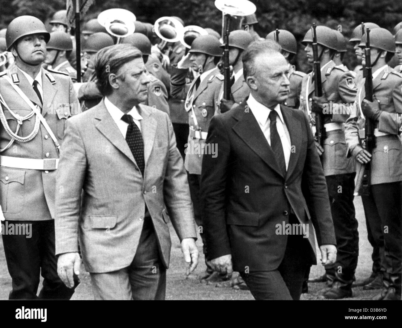 Yitzhak rabin Black and White Stock Photos & Images - Alamy