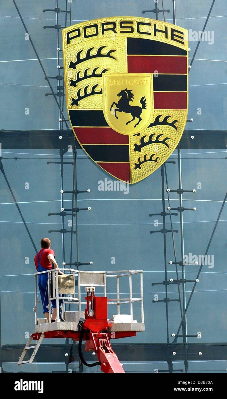 Porsche Logo Porsche AG Arbeitet An Einem Geheimen Elektrischen Modell