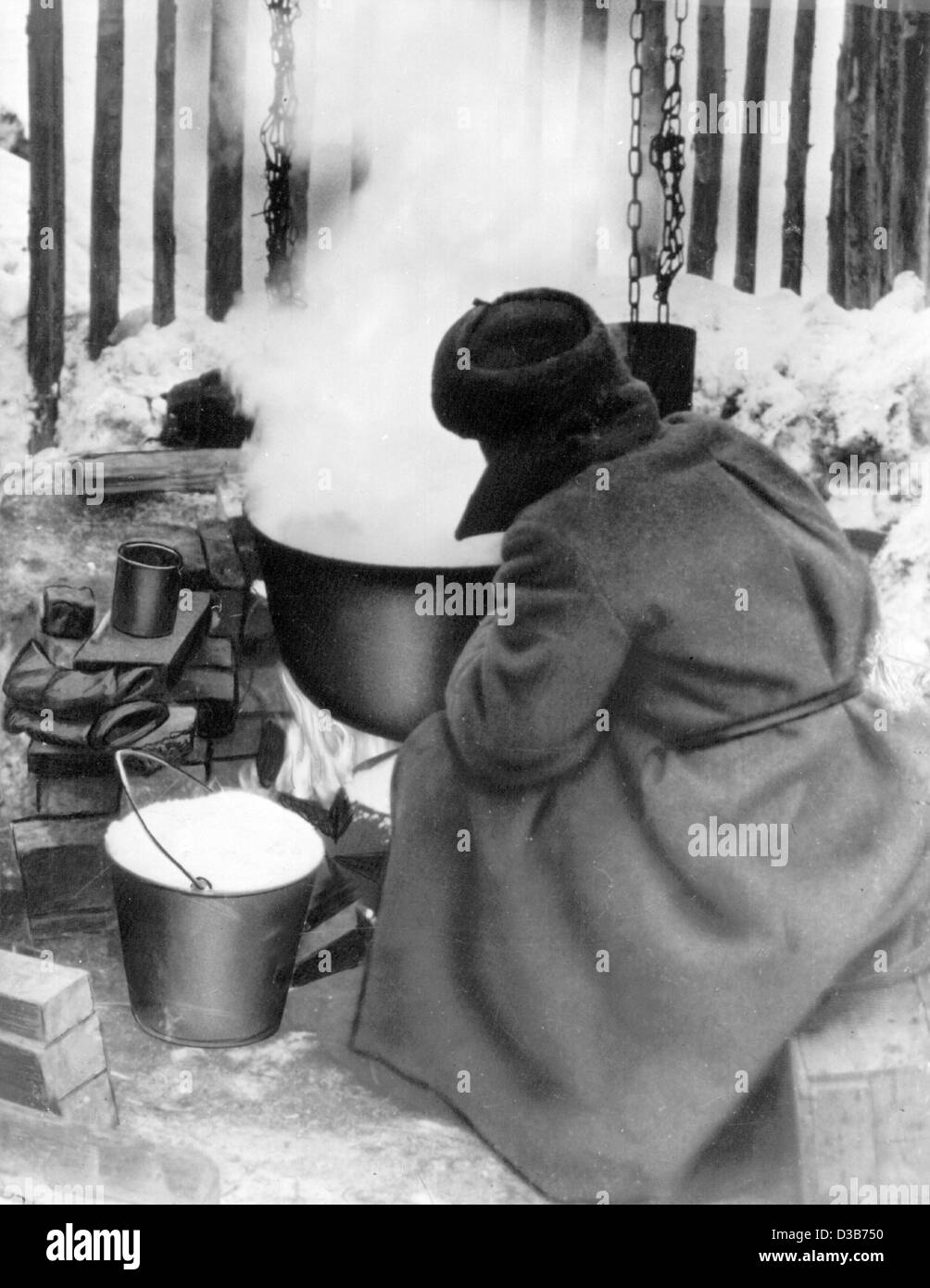 World war ii prisoner of war camp hi-res stock photography and images ...