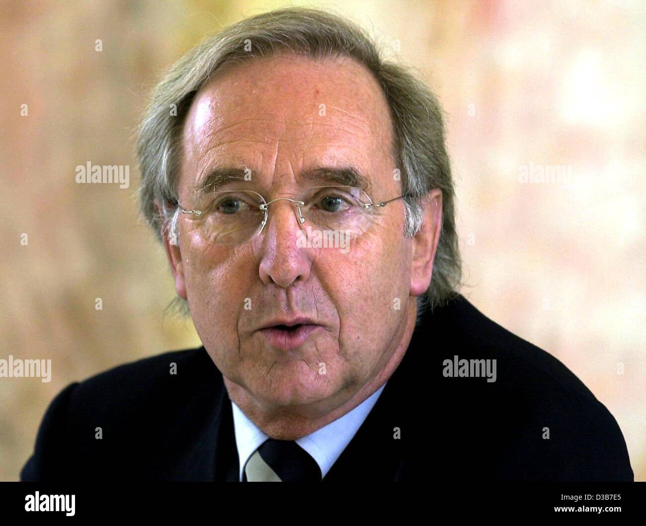 (dpa) - Ulf Boege, President of the federal antitrust division, speaks ...