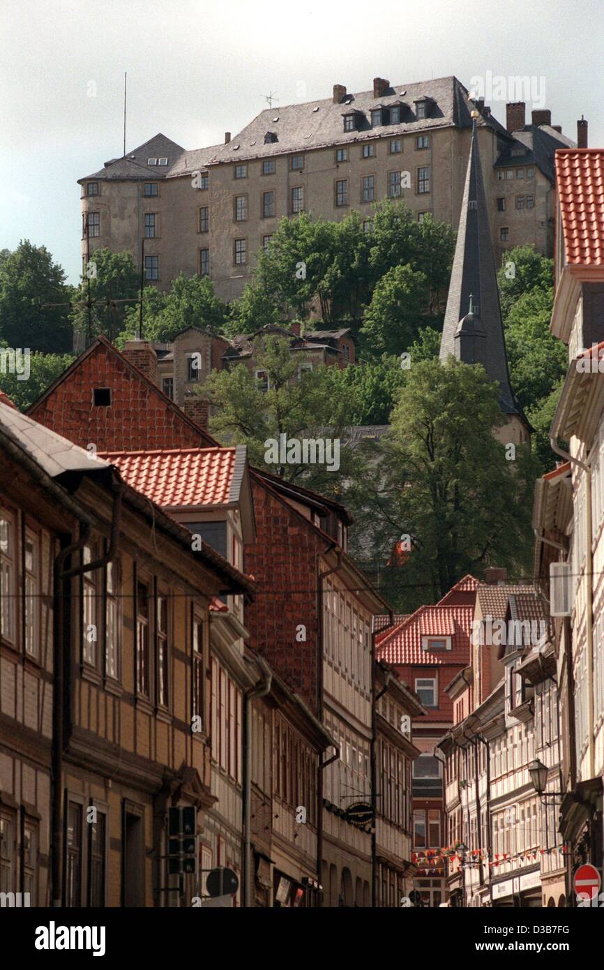 (dpa files) - Above the historic old town rises the picturesque Grosses ...