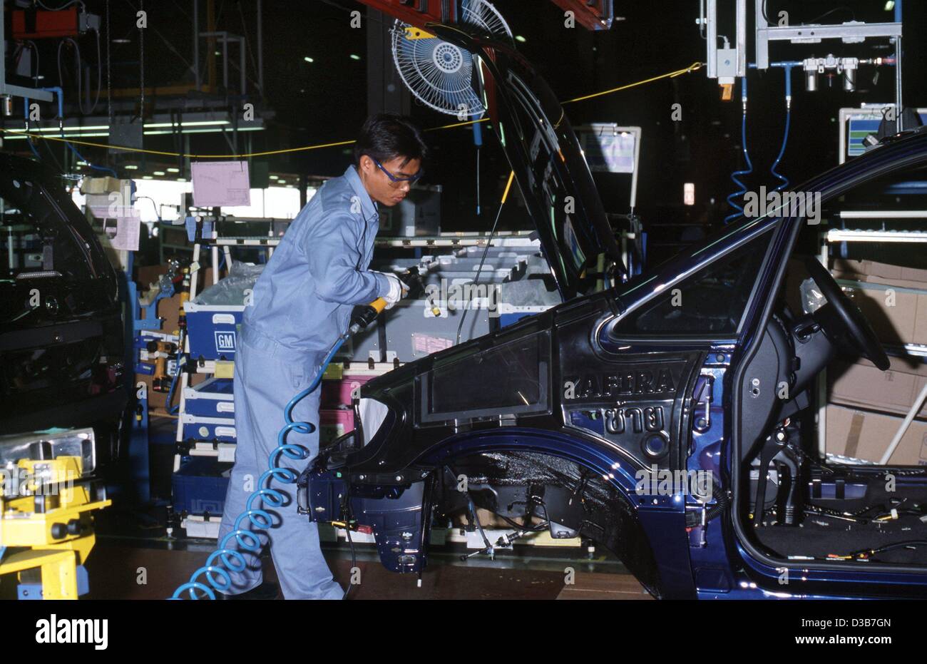 General motors assembly line hi-res stock photography and images - Alamy