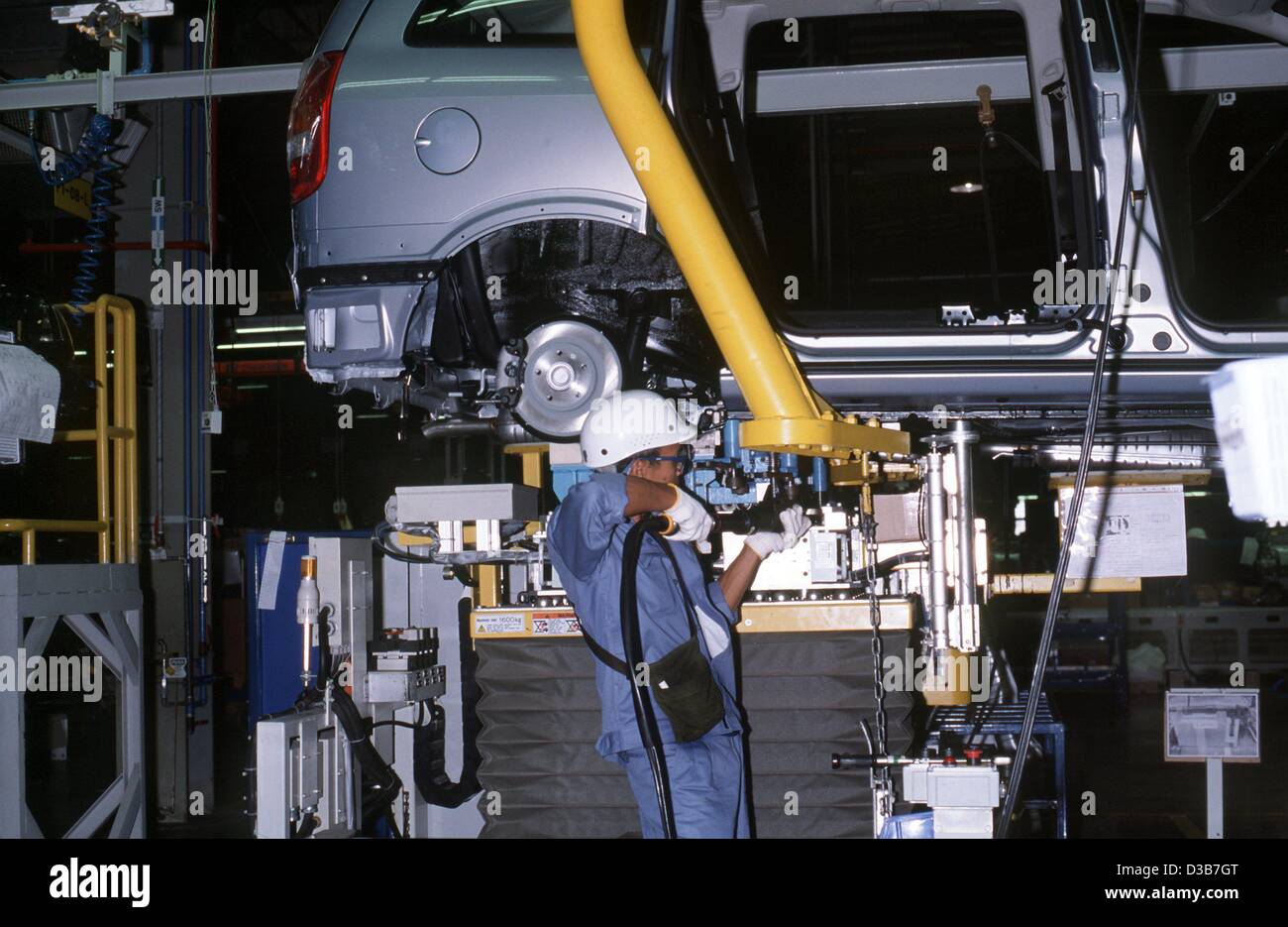 General motors assembly line hi-res stock photography and images - Alamy