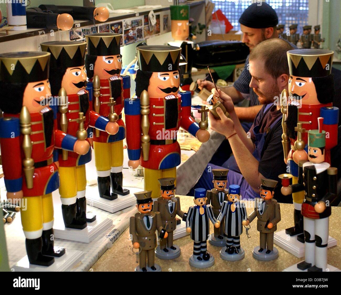 (dpa) - Wooden nutcrackers and 'Raeuchermaennchen' (smoke-men) are ...