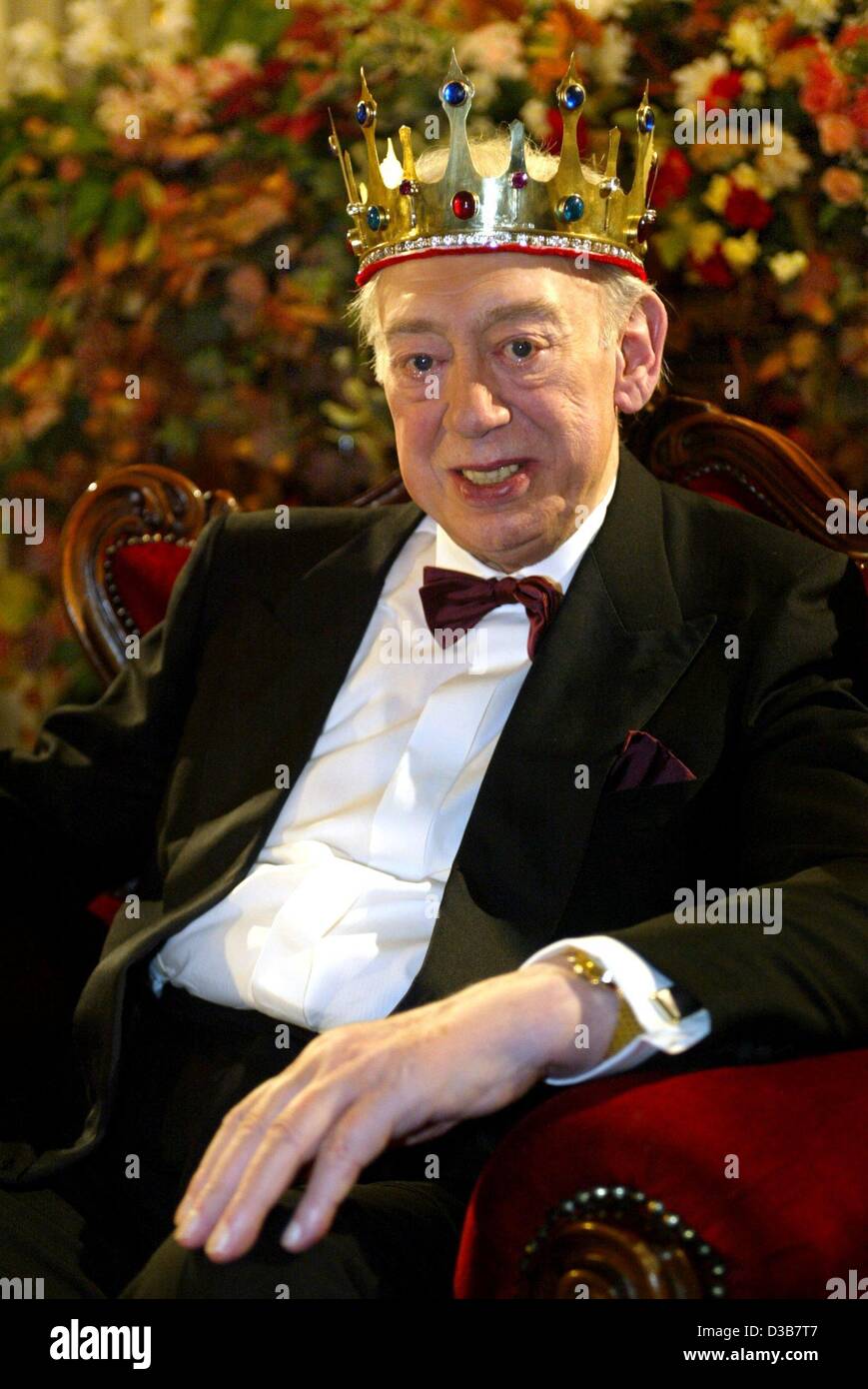 (dpa) - German actor Horst Tappert ('Derrick') plays King Rudolph in ...