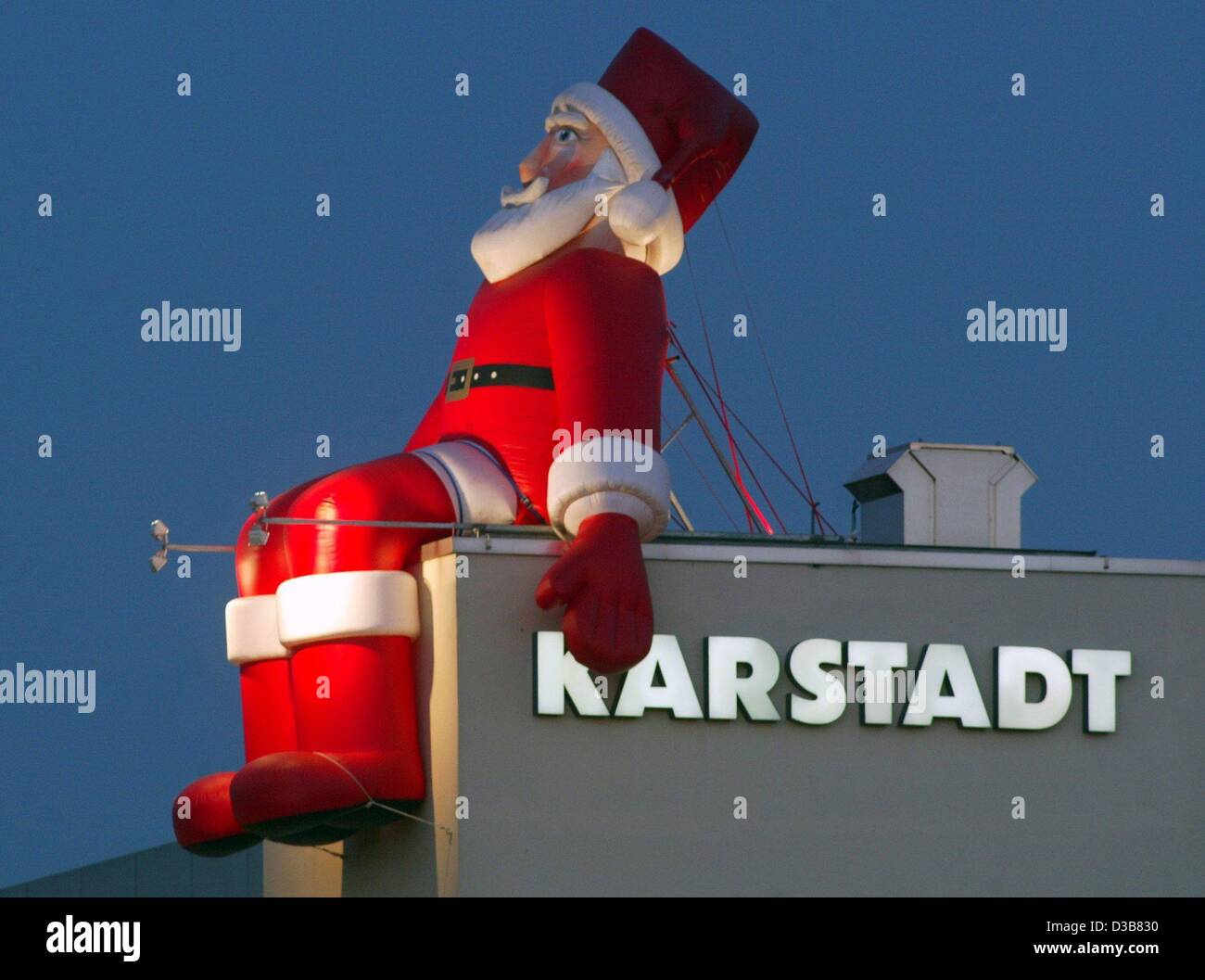 Giant santa claus hi-res stock photography and images - Alamy