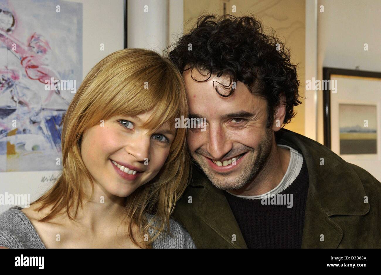 (dpa) - The French actors Clemence Poesy (L) and Bruno Todeschini pose ...