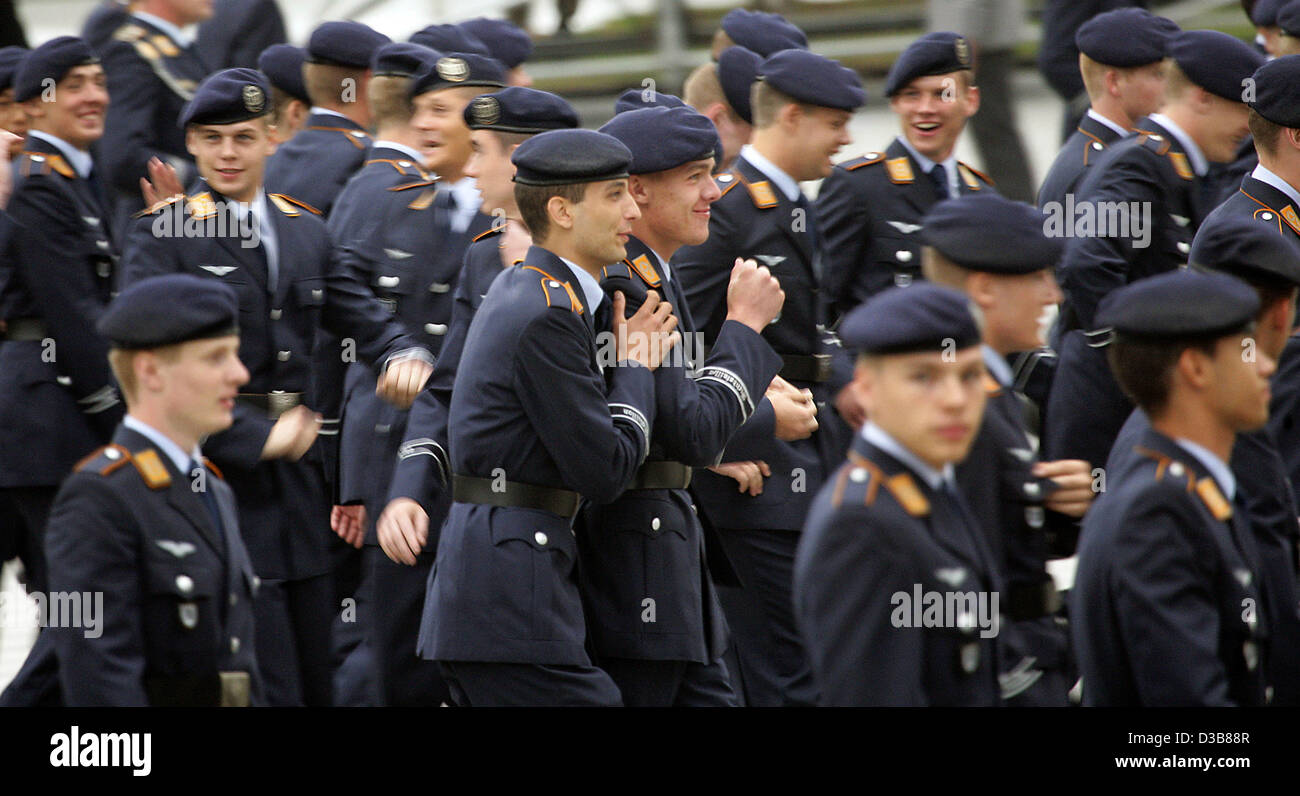 (dpa) - Young recrutes of the Bundeswehr walk over the parade square of ...