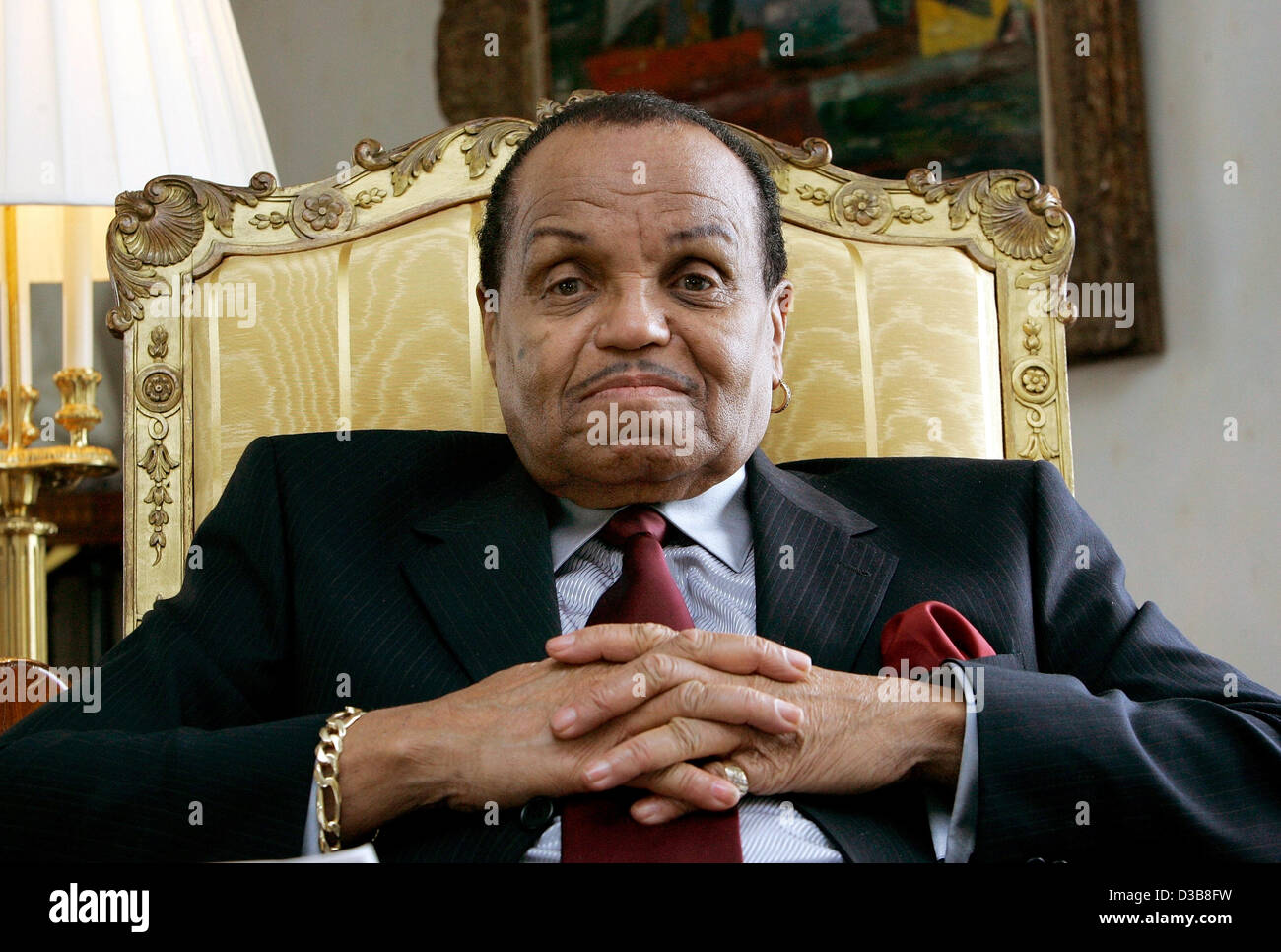 (dpa) - Joseph Jackson, father of US pop star Michael Jackson, sits in ...