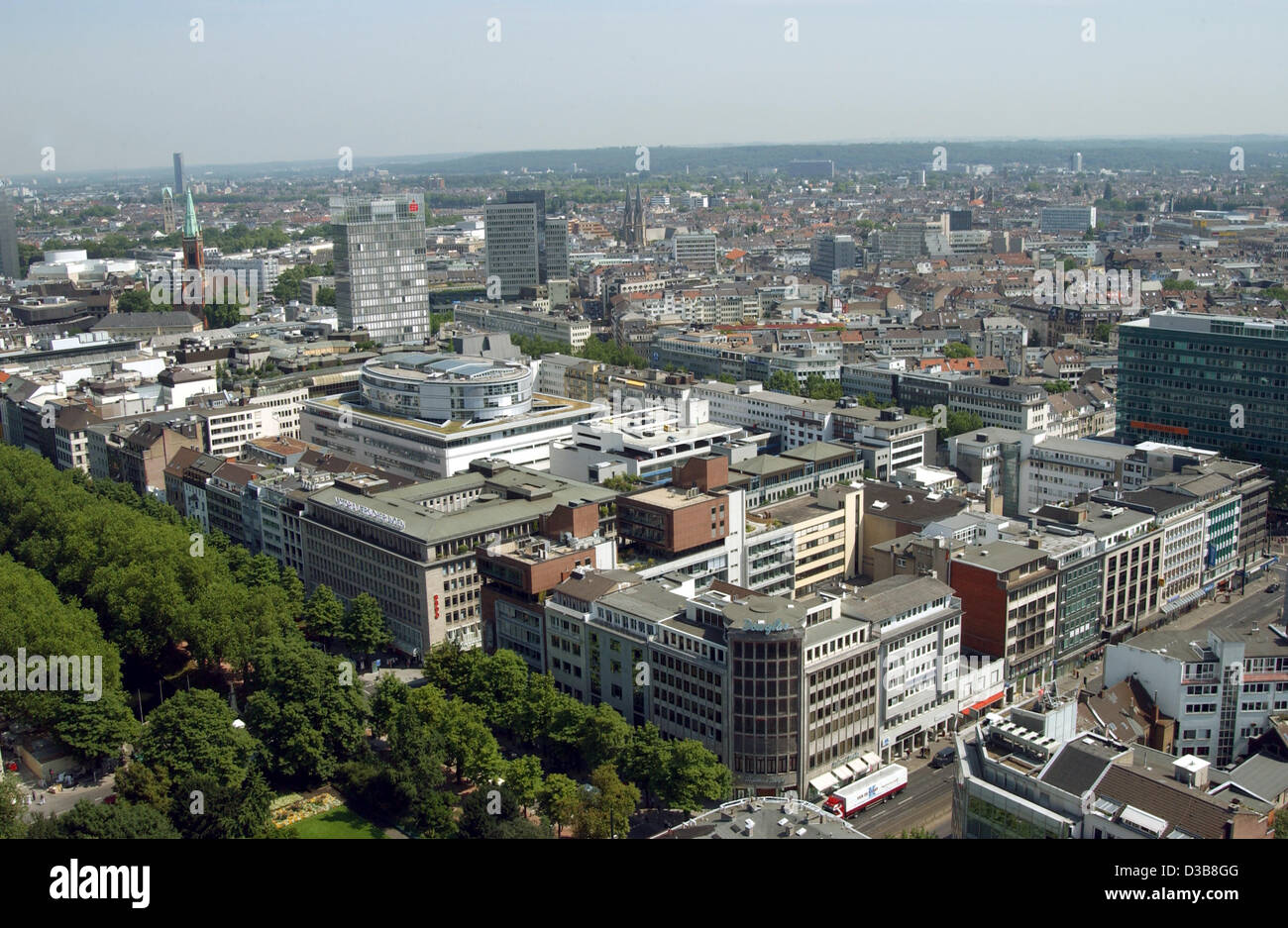 (dpa) - A city view of the downtown area of Duesseldorf, Germany, 18 ...