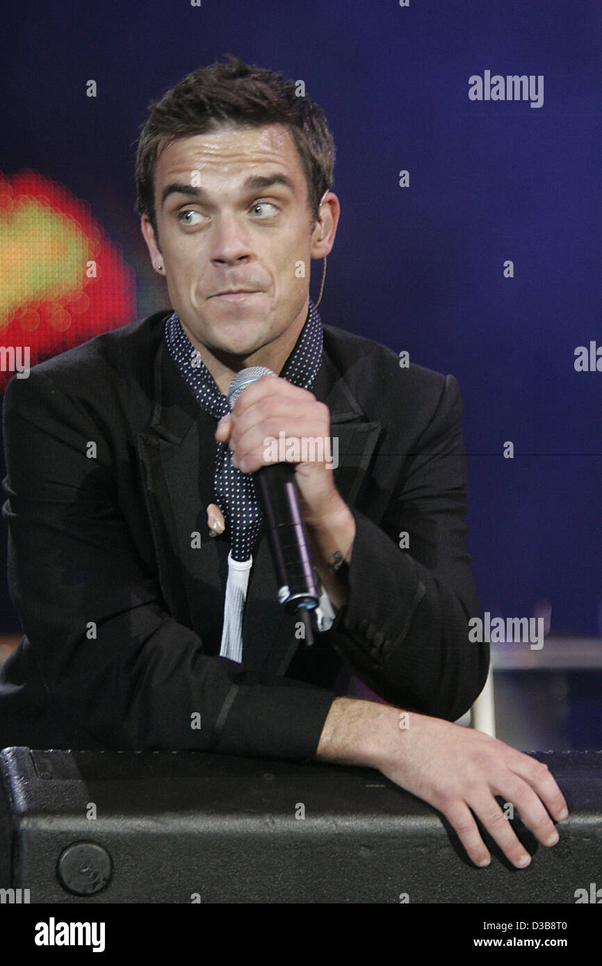 Robbie williams concert hi-res stock photography and images - Alamy