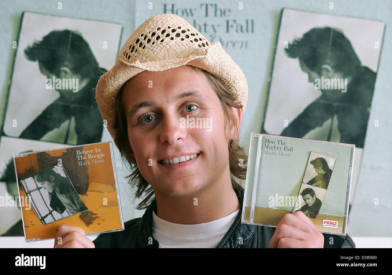 2005 how the mighty fall hi-res stock photography and images - Alamy