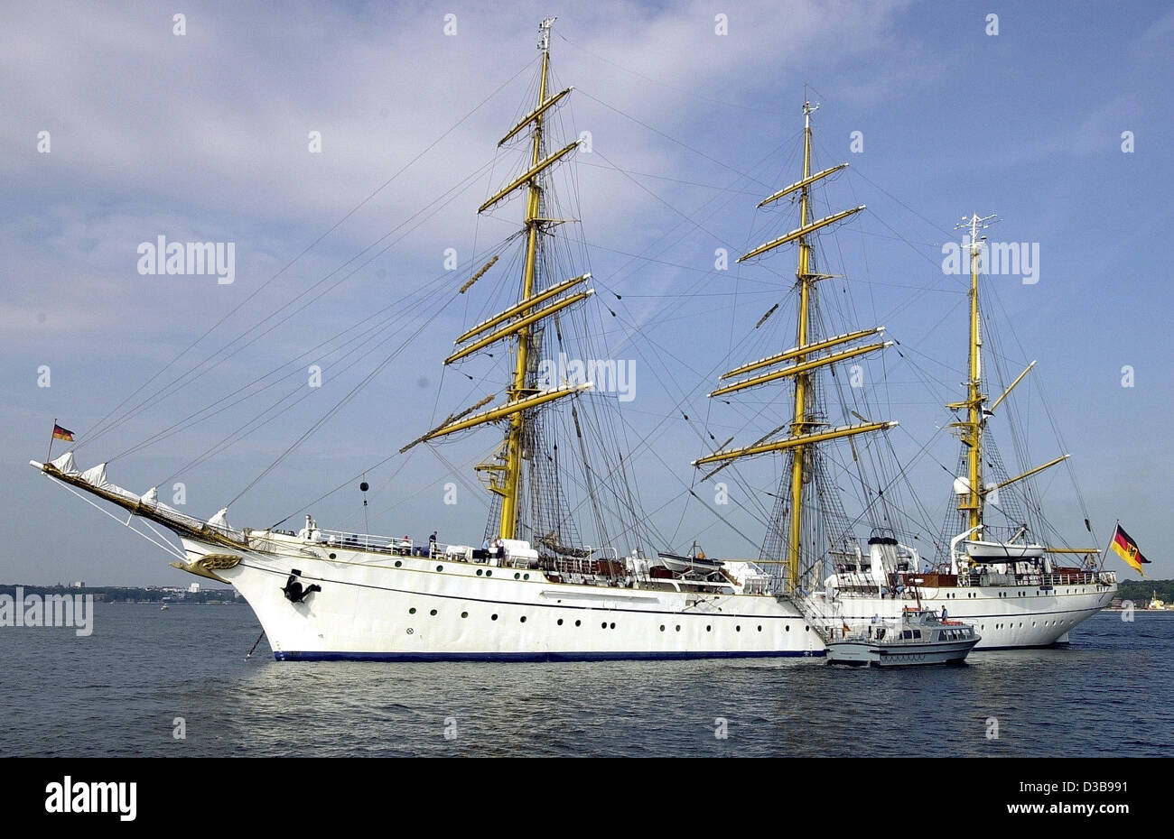 (dpa) - The Gorch Fock, a square-rigger training ship of the German ...