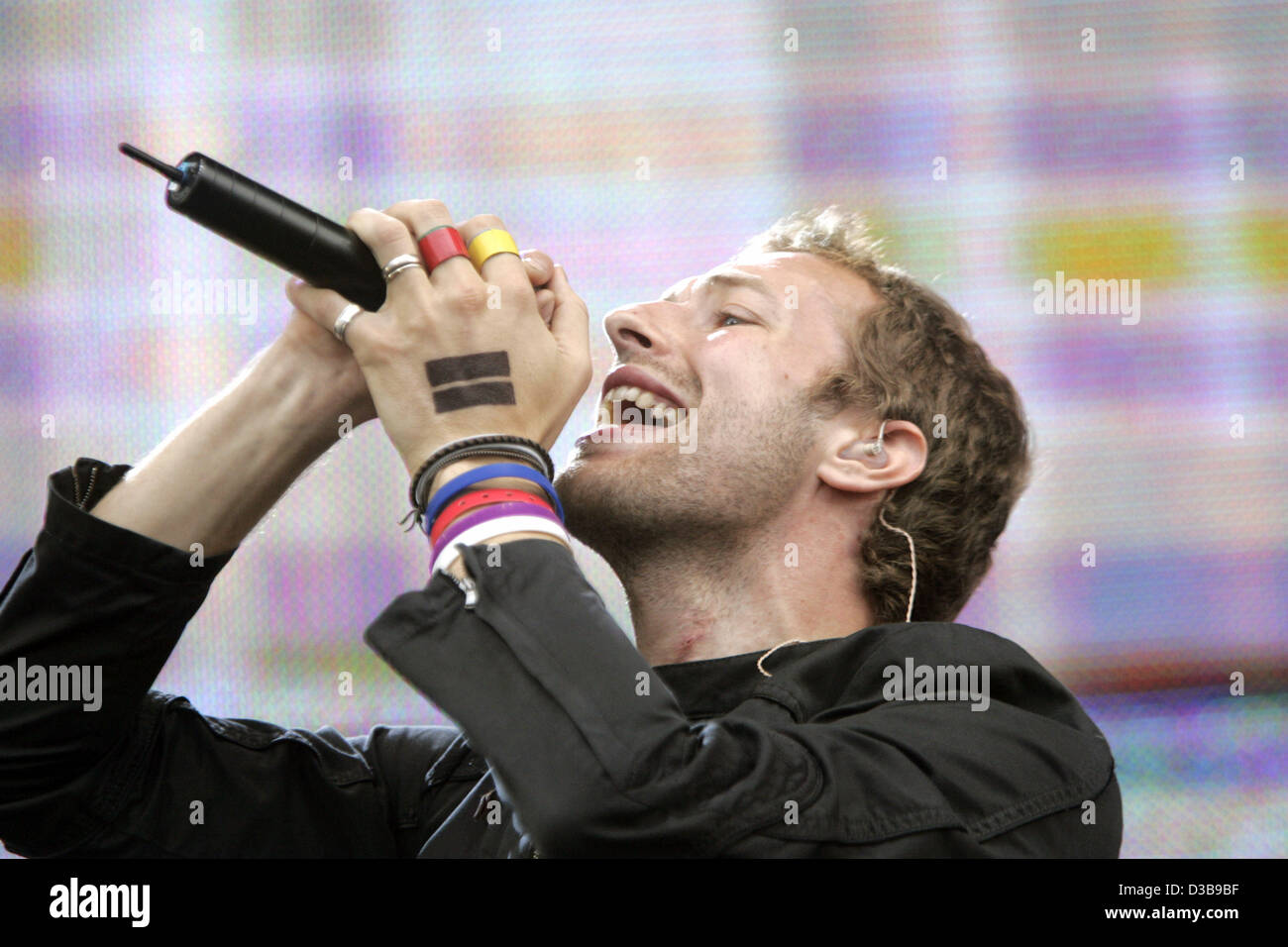Chris martin coldplay hi-res stock photography and images - Alamy