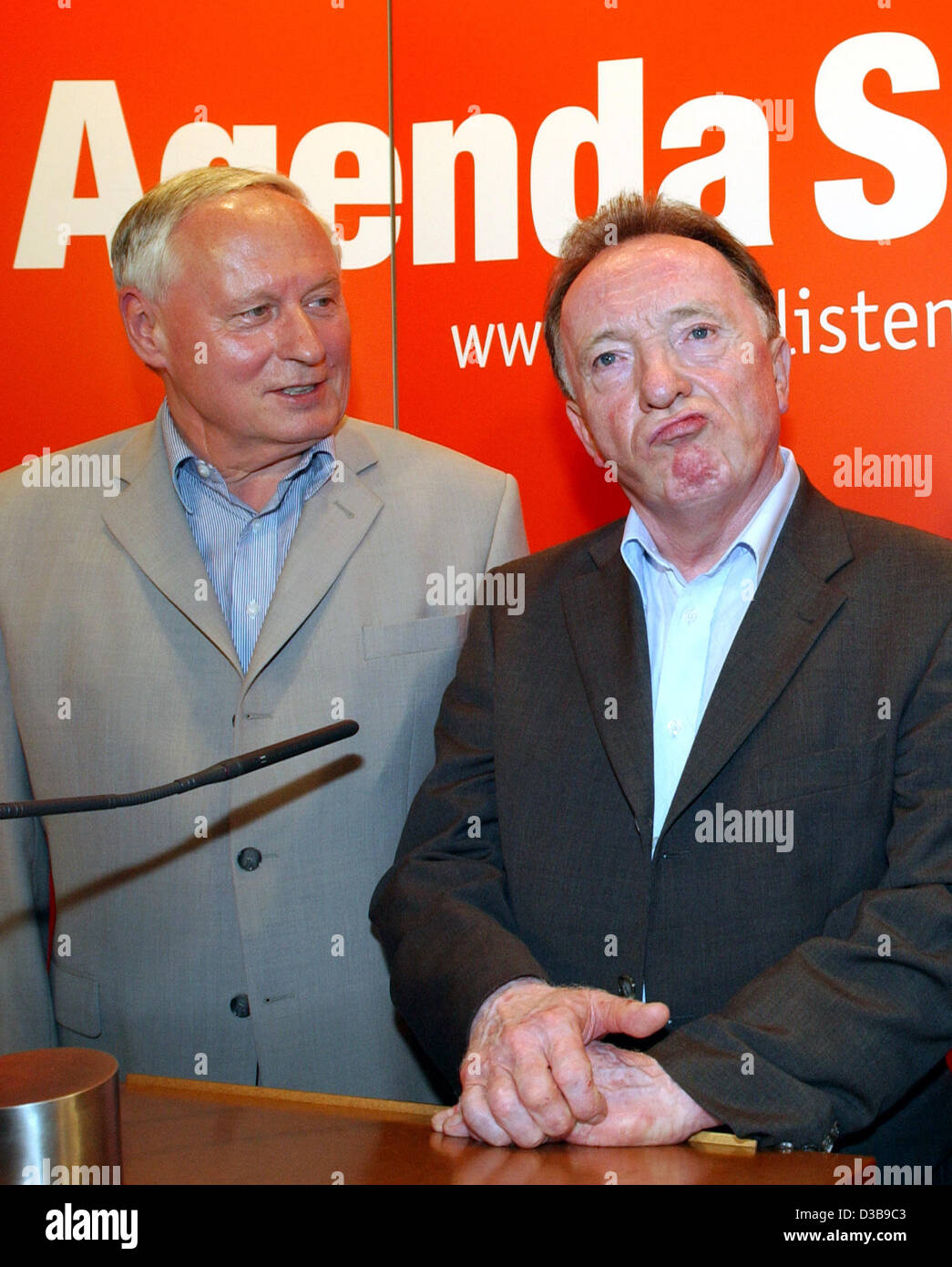 (dpa) - Oskar Lafontaine, WASG top candidate and top candidate of the ...