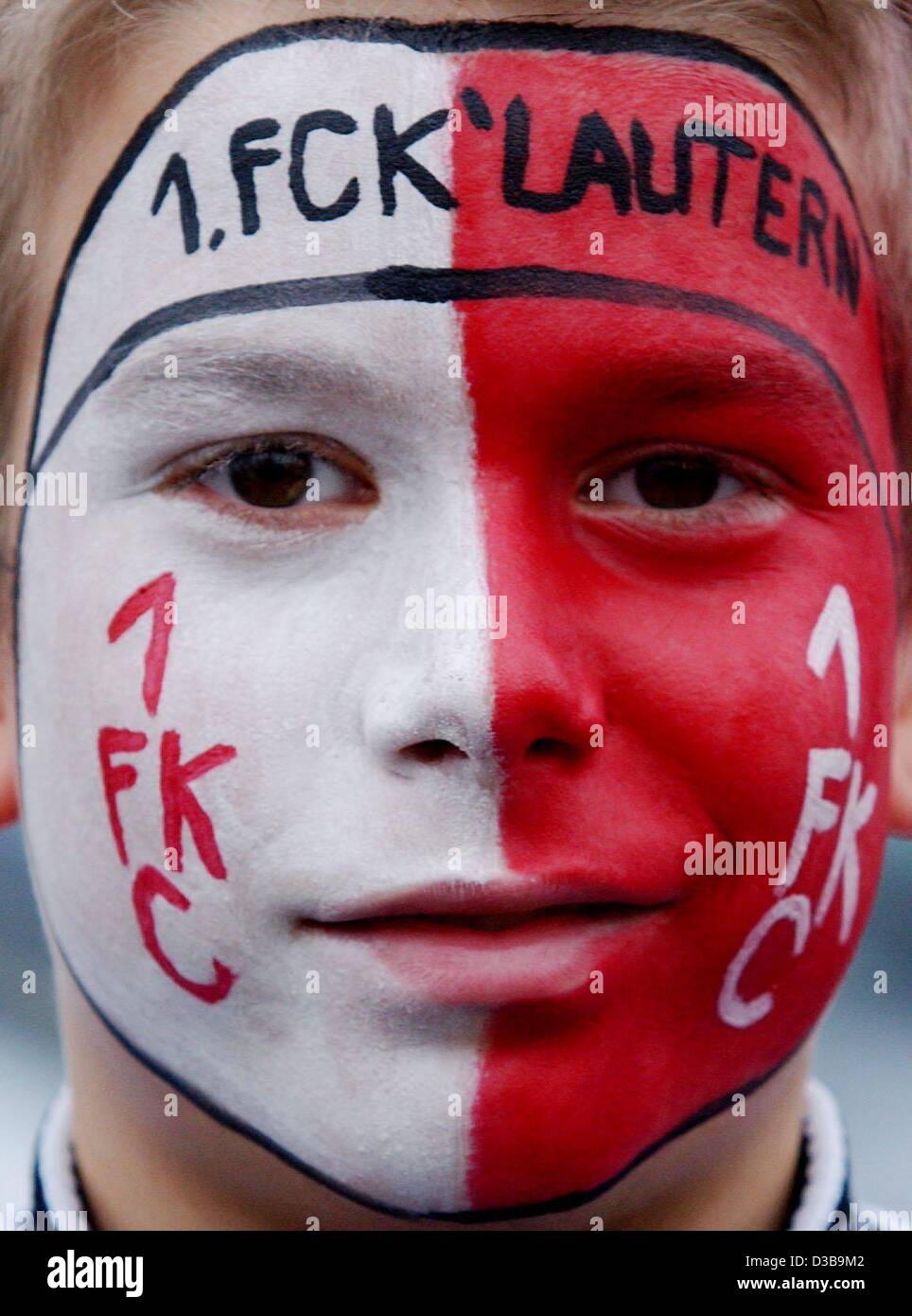 (dpa) - A young fan of the German soccer team 1st FC Kaiserslautern ...