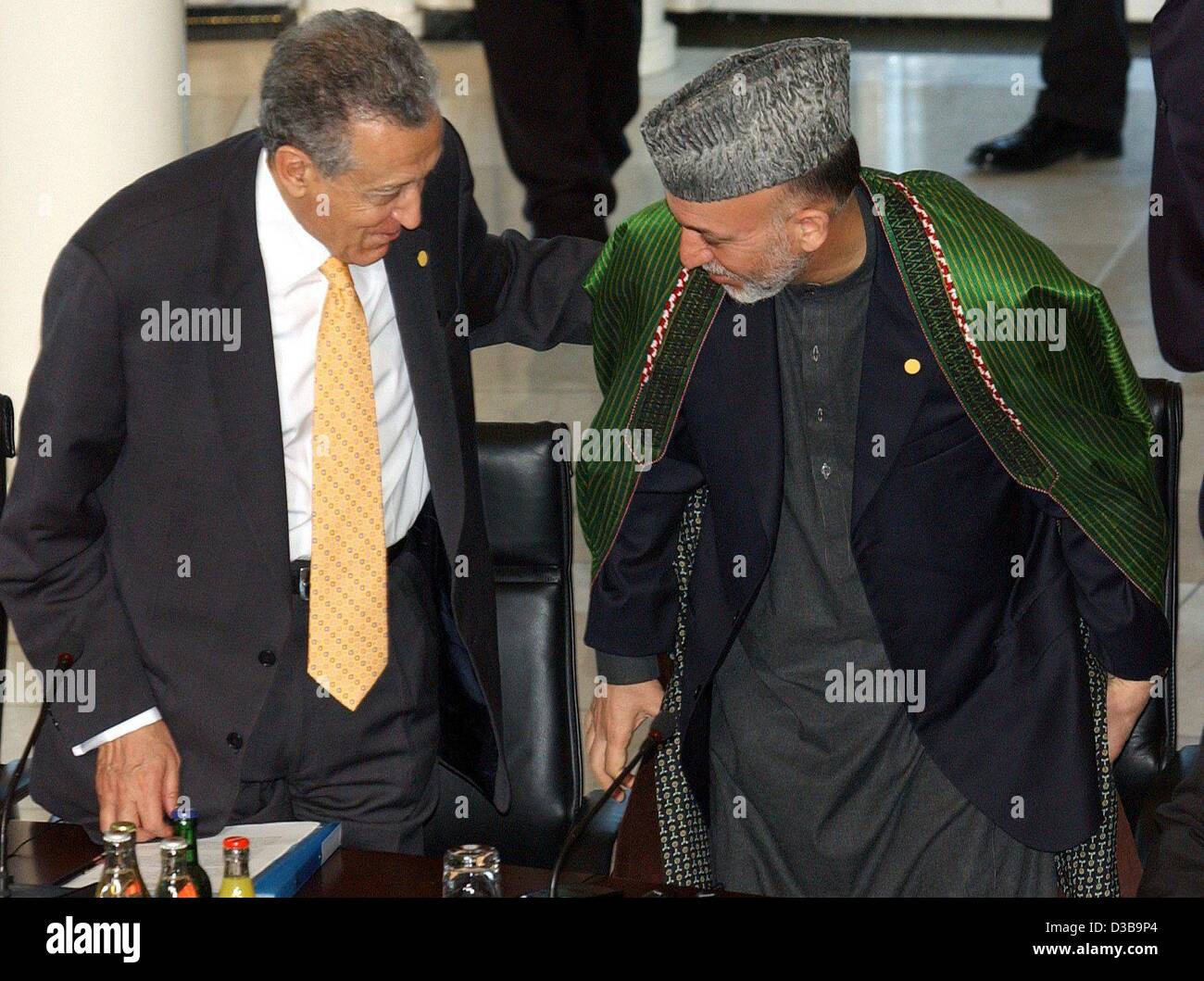 (dpa) - Lakhdar Brahimi (L), UN special envoy for Afghanistan, and ...