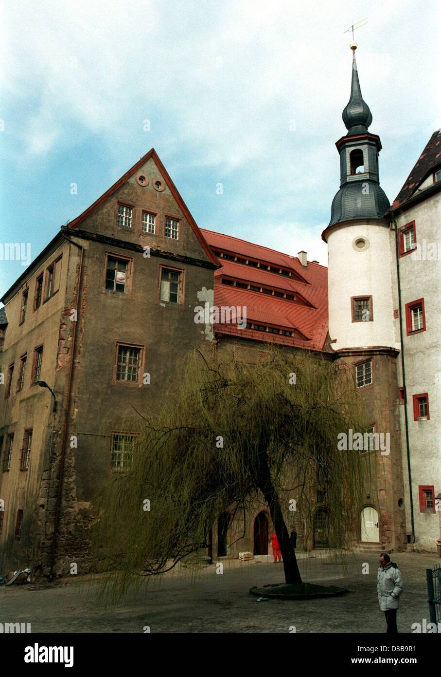 (dpa files) - Castle Colditz on the Mulde river, Germany, in an undated ...