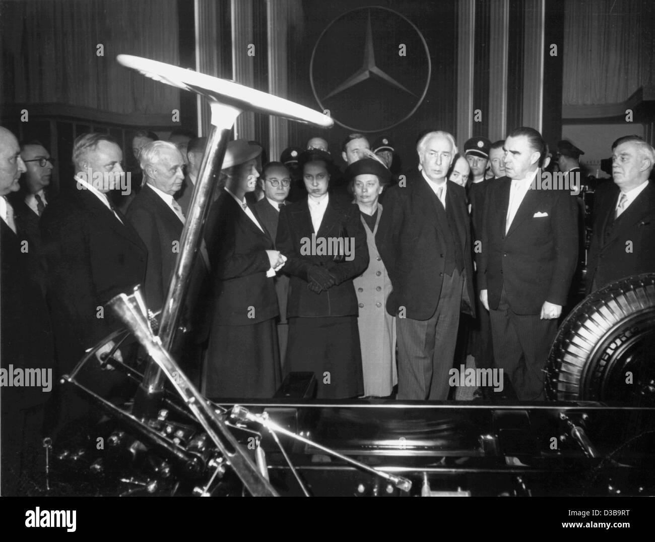 (dpa files) - German President Theodor Heuss (3rd from R), who opened ...