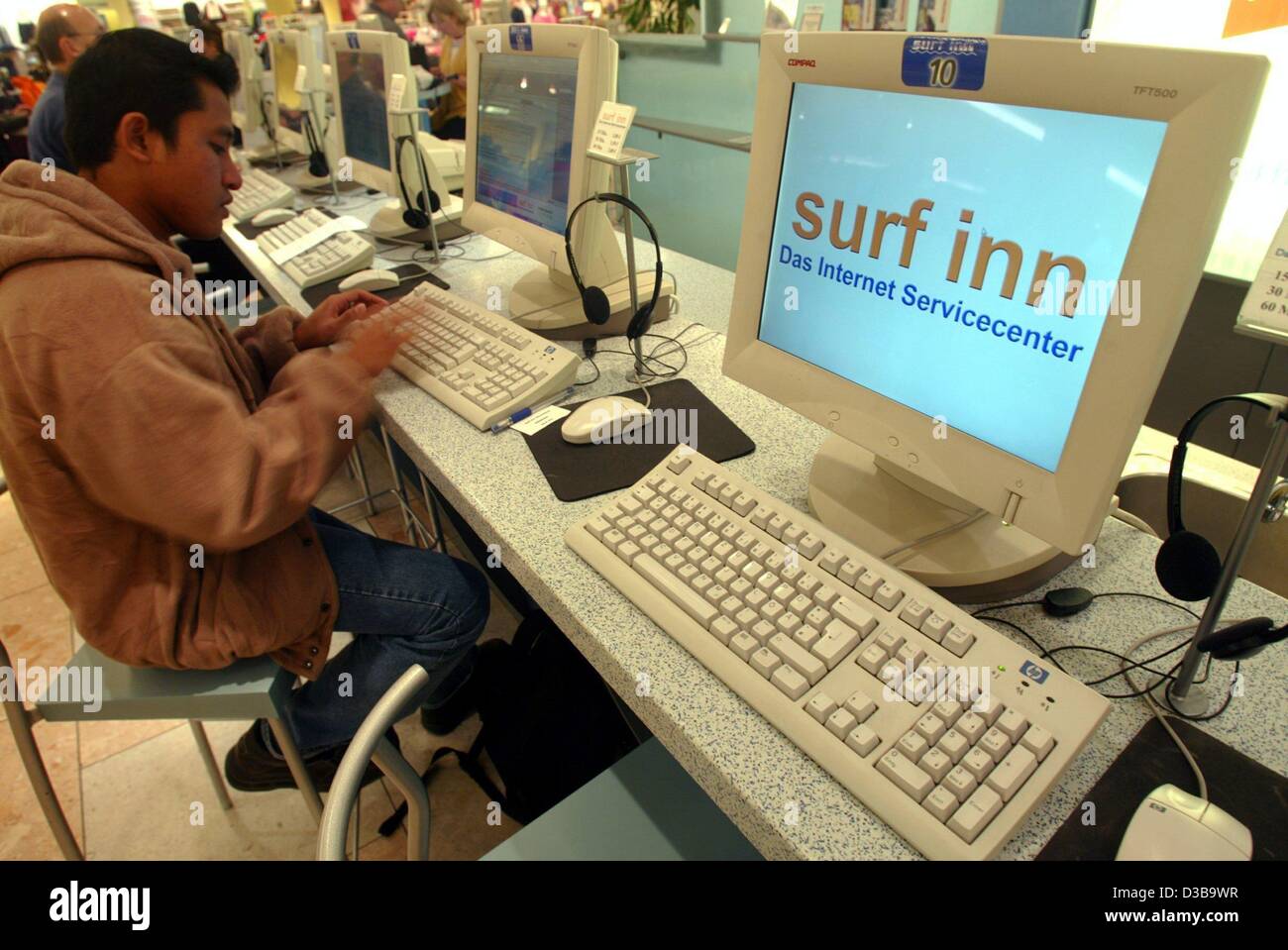 Cafe 17 hi-res stock photography and images - Alamy