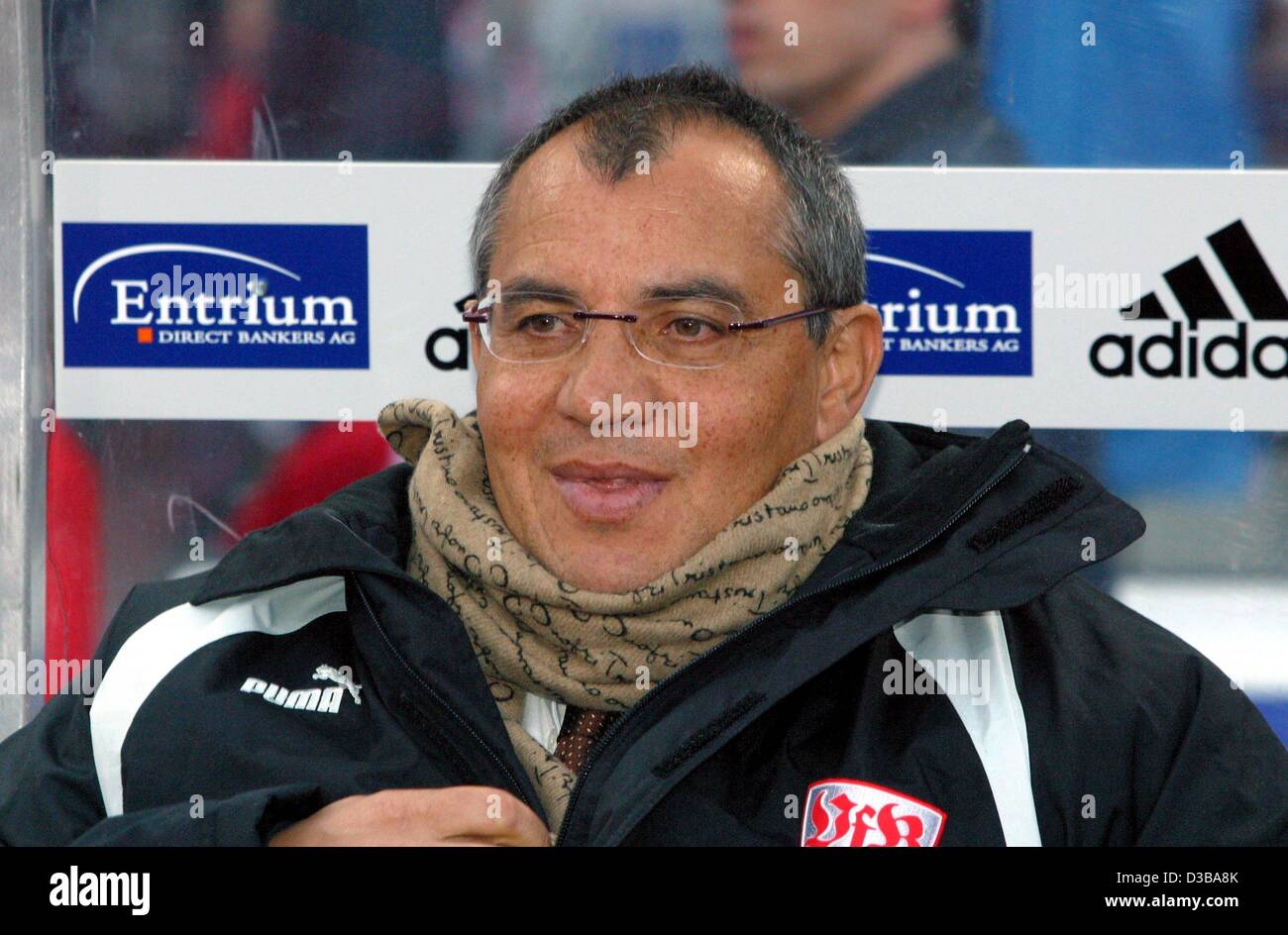 (dpa) - Stuttgart's soccer coach Felix Magath watches smilingly the ...