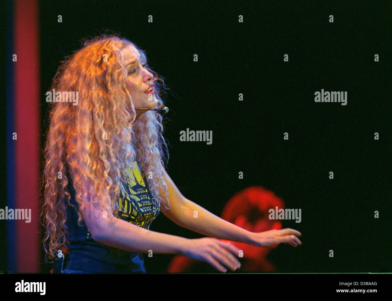 (dpa) - Norwegian singer Beady Belle sings during her 'Home' tour at a ...