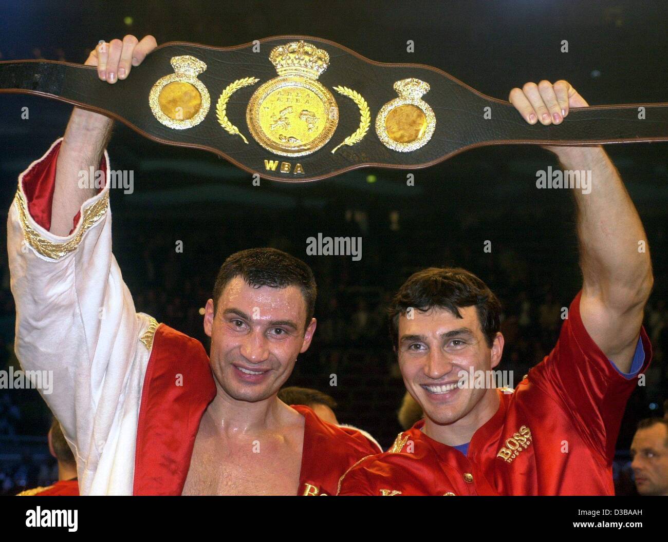 Sports spo boxing celebrities trophy smiling happy showing gesture ...