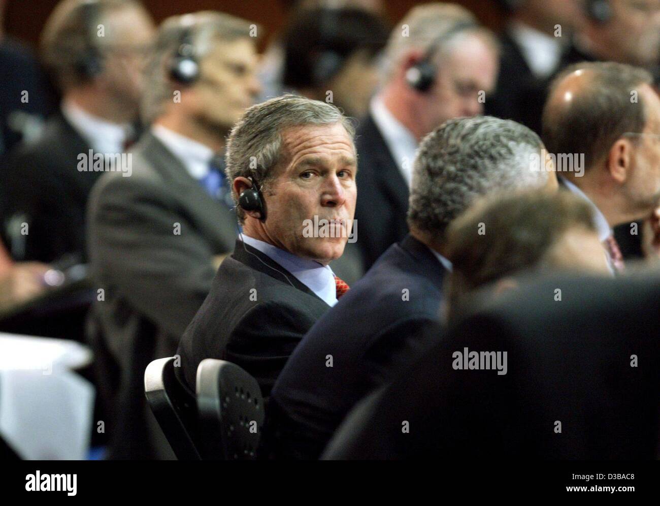 (dpa) - US President George W. Bush pictured during the opening meeting ...