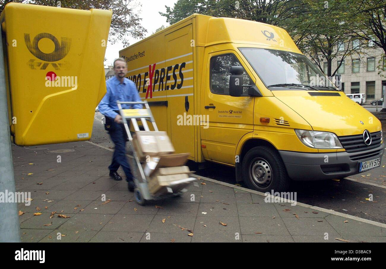 (dpa) - An employee of 'Euro Express', the parcel and delivery service ...