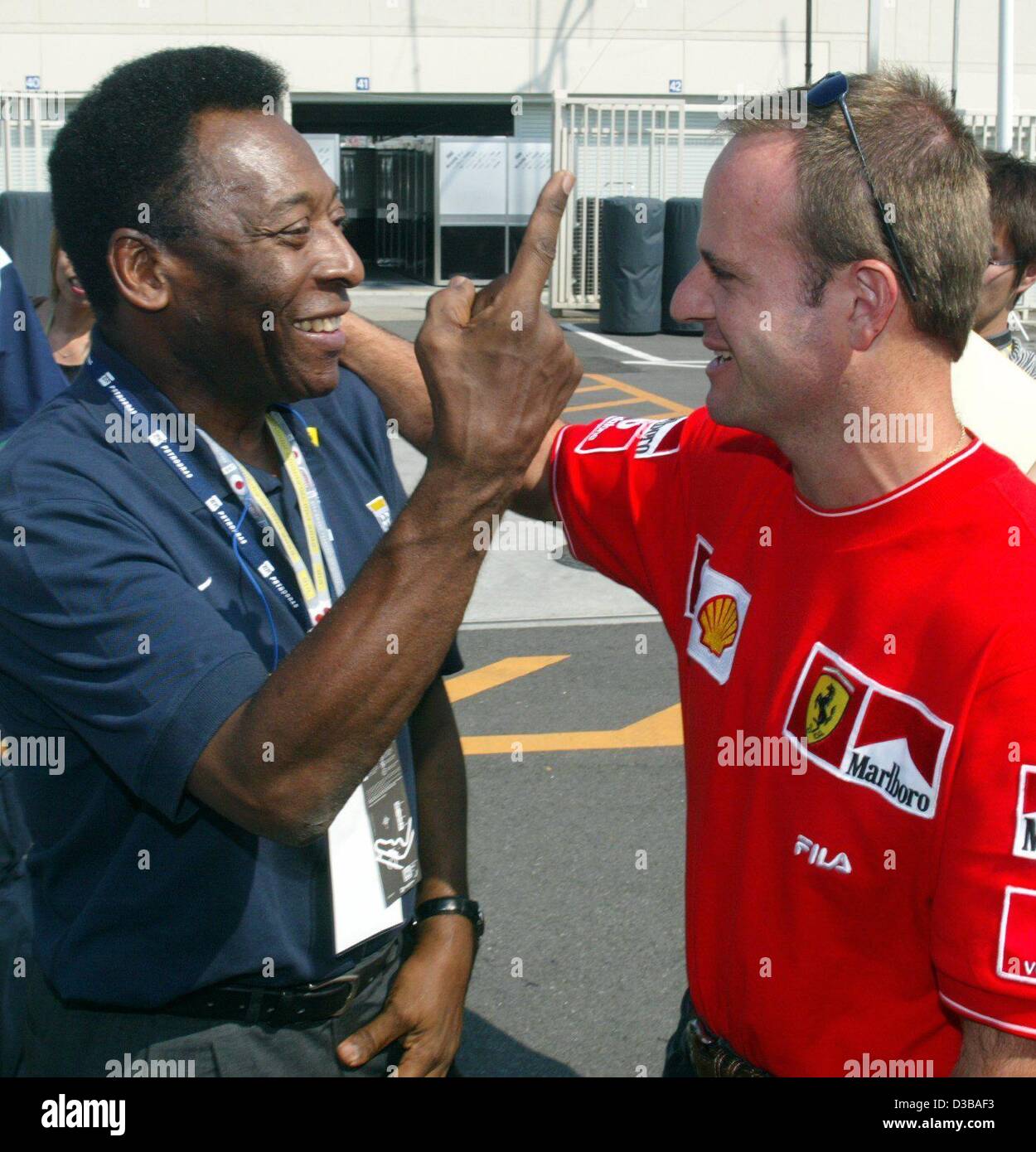 (dpa) - Brazilian formula one pilot Rubens Barrichello (R) chats with ...