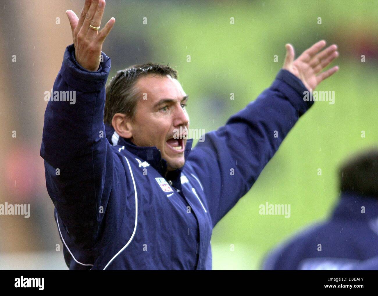 Sports coach shouting hi-res stock photography and images - Alamy