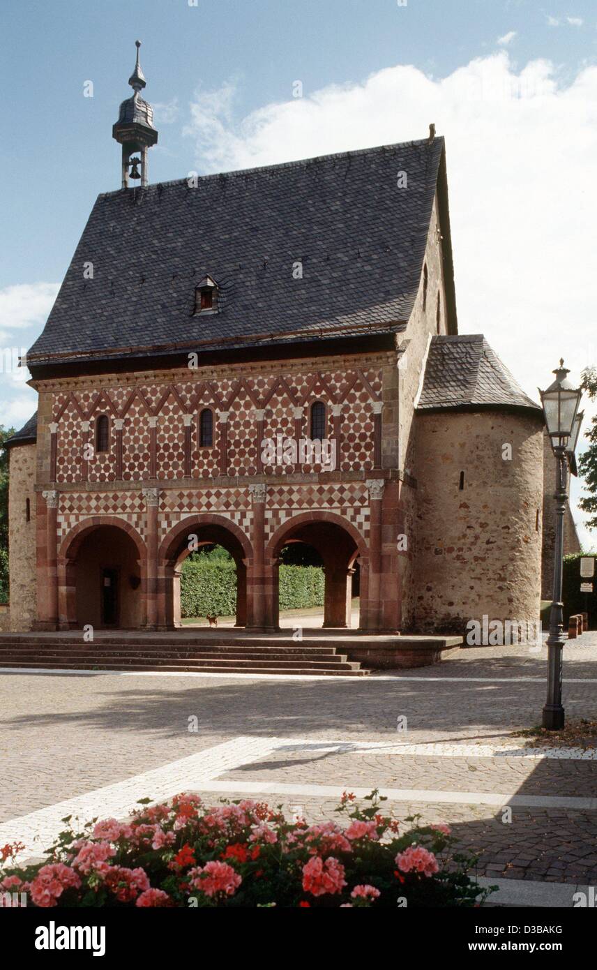 Arts culture entertainment ace monuments and heritage sites carolingian ...