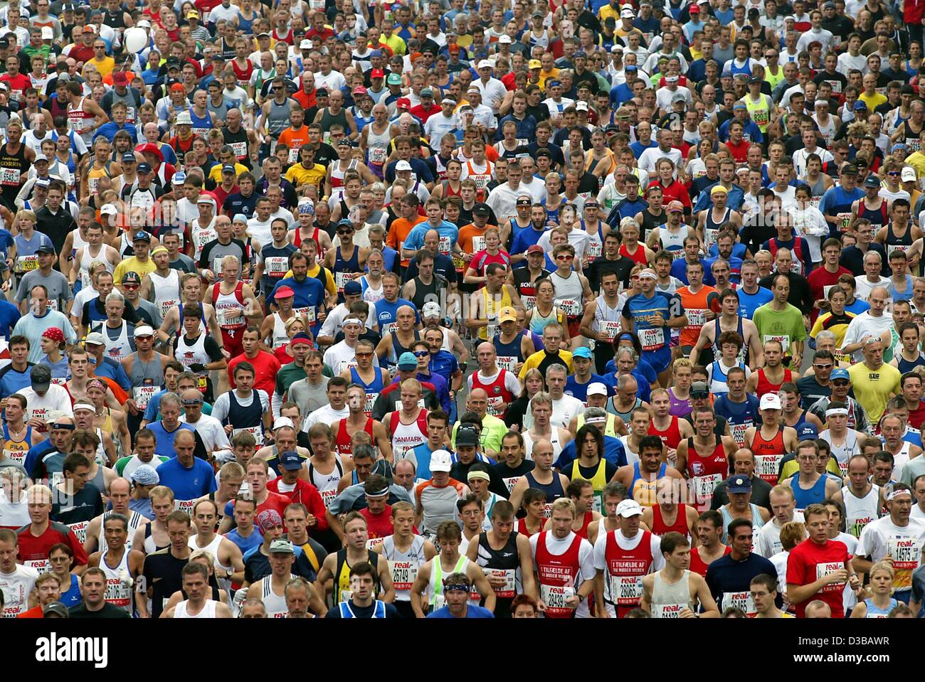 Crowd of runners hi-res stock photography and images - Alamy